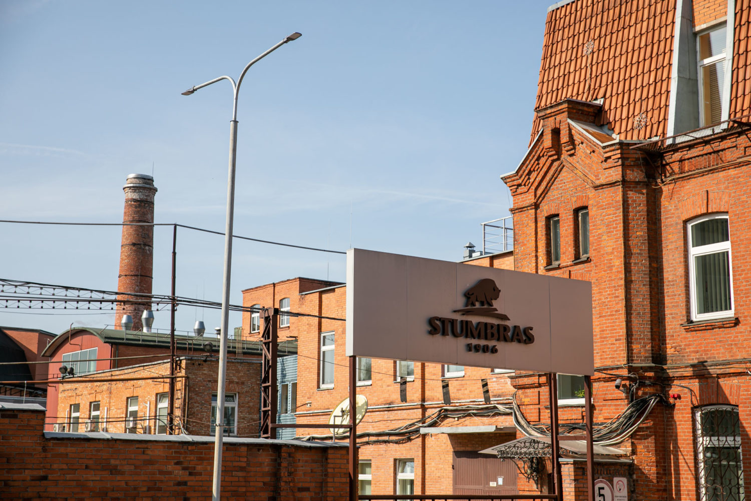 Istorinėse „Stumbro“ gamyklos erdvėse du mėnesius vyks Kauno bienalė ...